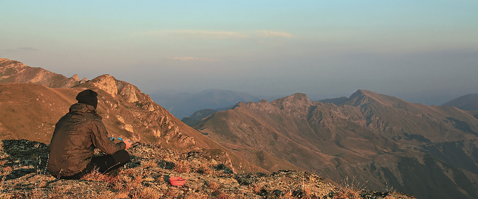 Wandern in Albanien: Zweitagestour von Peshkopia über den Mali i Grames ...